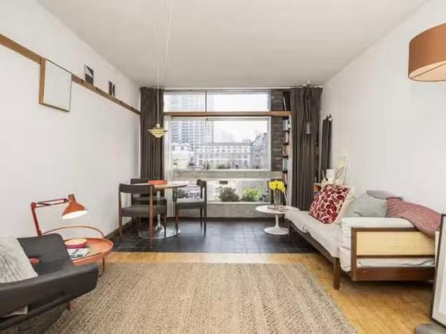 Nice 1 BA Studio flat for rent in Golden Lane Estate, London.