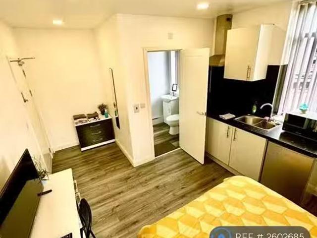 Cheap 1 BA Studio flat for rent in Greyfriars Plaza, Coventry.