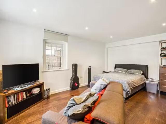 Cozy 1 BA Studio flat for rent in King Charles Terrace, Sovere.