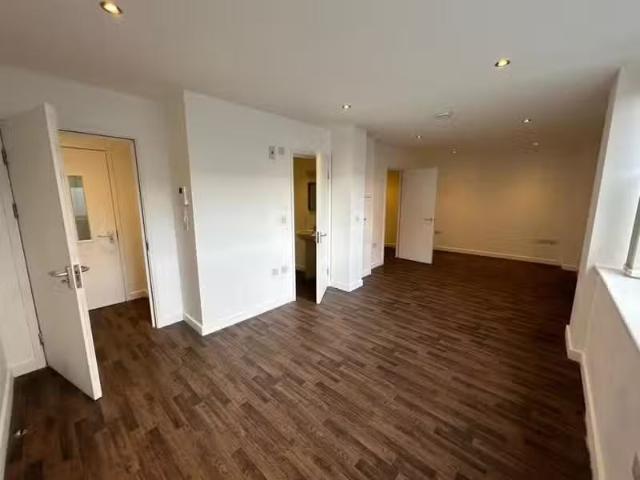 Deal! 1 BA Studio flat for rent in Large Bournemouth Studio, BH1