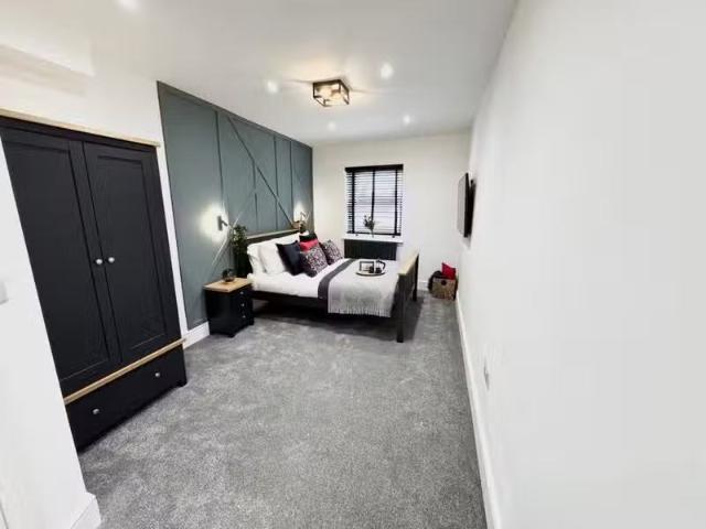 Nice 1 BA Studio flat for rent in Lawford Road, Rugby, CV21 2E.