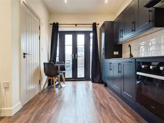 Just in! 1 BA Studio flat for rent in Leslie Park Road, Croydo.