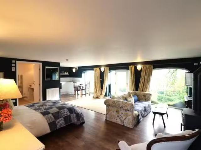 Nice 1 BA Studio flat for rent in Pembroke, Sutton Mawr Farm.