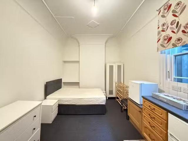 Cozy 1 BA Studio flat for rent in Regency Square, Brighton, BN1