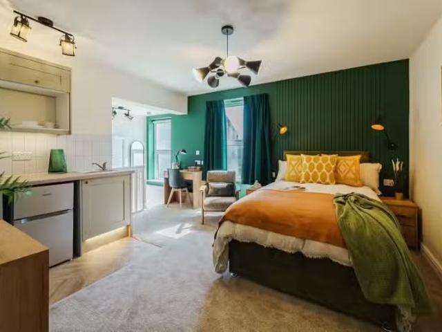 Charming 1 BA Studio flat for rent in Room 5, Rosehill Street.