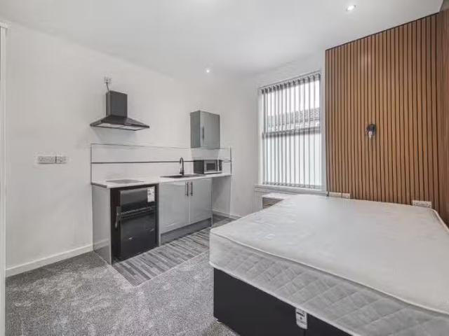 Unique 1 BA Studio flat for rent in Studio 1, Cobden Street, D.
