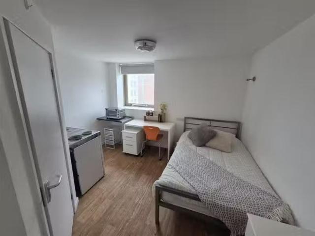 Just in! 1 BA Studio flat for rent in Studio With Bills, BH1