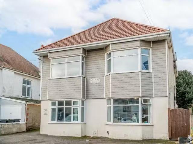 Cheap 1 BA Studio flat for rent in Southwood Avenue, Bournemou.