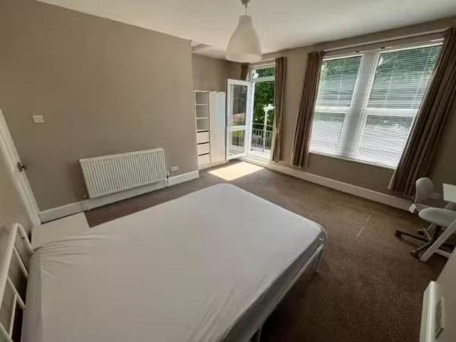 For Rent! 1 BA 1 bedroom terraced house for rent in Lyndale Ro.