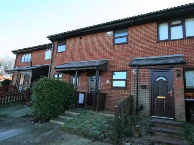 New 1 BA 1 bedroom terraced house for rent in Sandpiper Way, O.