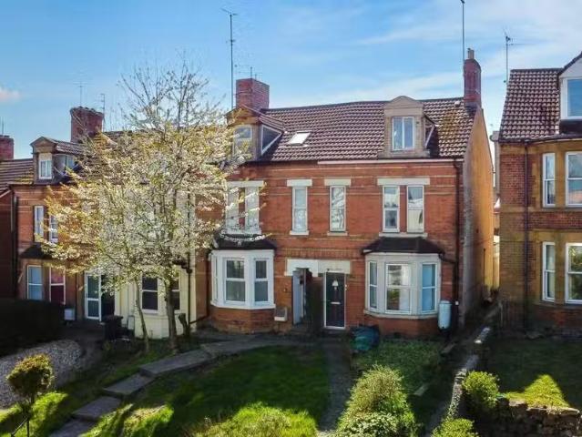 Rental! 1 BA 1 bedroom terraced house for rent in Sherborne Ro.