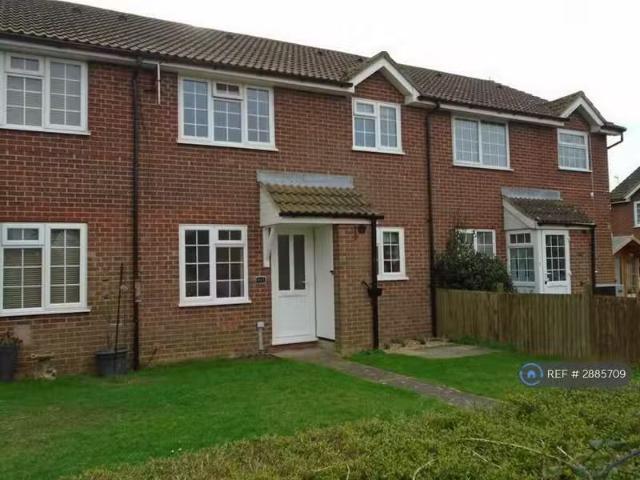 Cheap 1 BA 1 bedroom terraced house for rent in Snowdon Close.