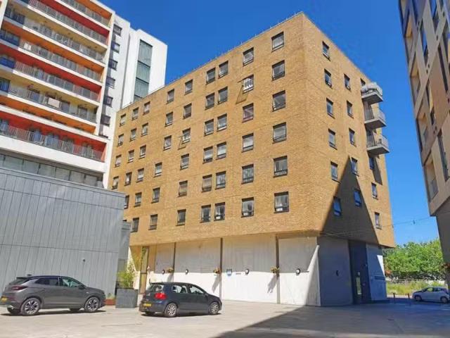 Charming 1 BA 1 bedroom apartment for rent in College Street.