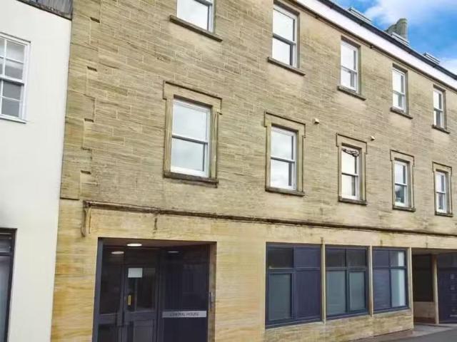 Nice 1 BA 1 bedroom apartment for rent in Church Street, Yeovi.