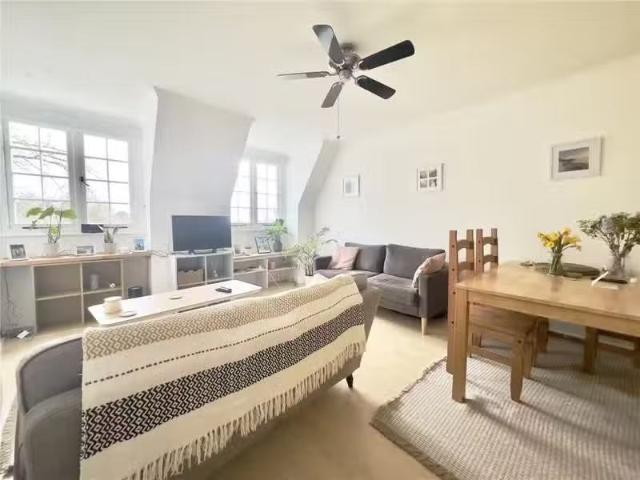 Charming 1 BA 1 bedroom apartment for rent in Clifton, Bellevu.