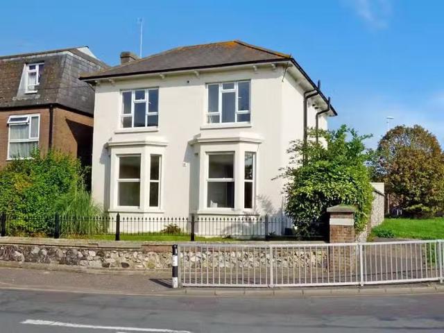 Deal! 1 BA 1 bedroom apartment for rent in Arundel Road, Littl.