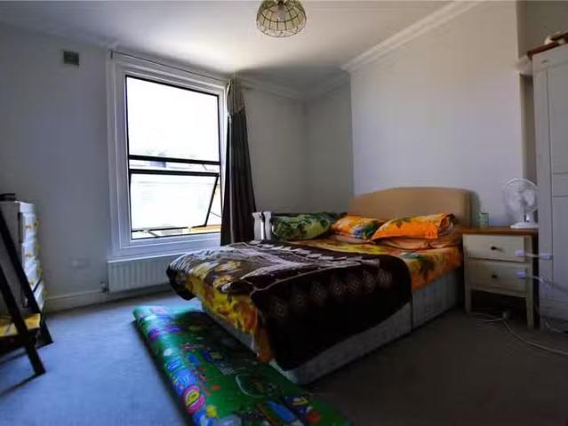 Charming 1 BA 1 bedroom apartment for rent in Brigstock Road.