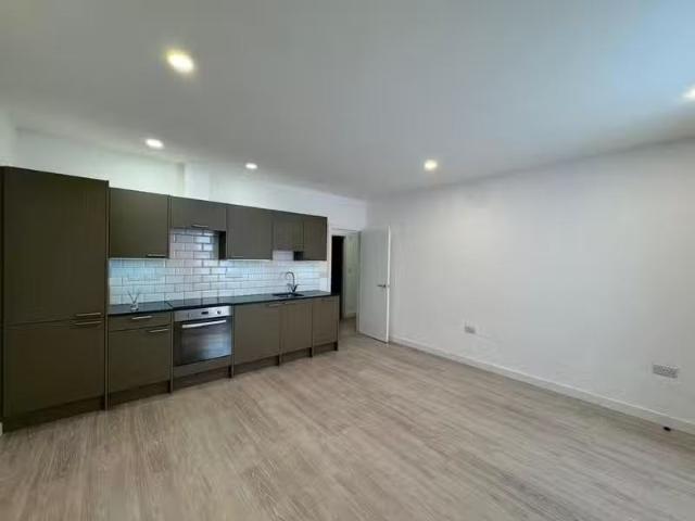 New 1 BA 1 bedroom apartment for rent in Darwin House, Exeter.
