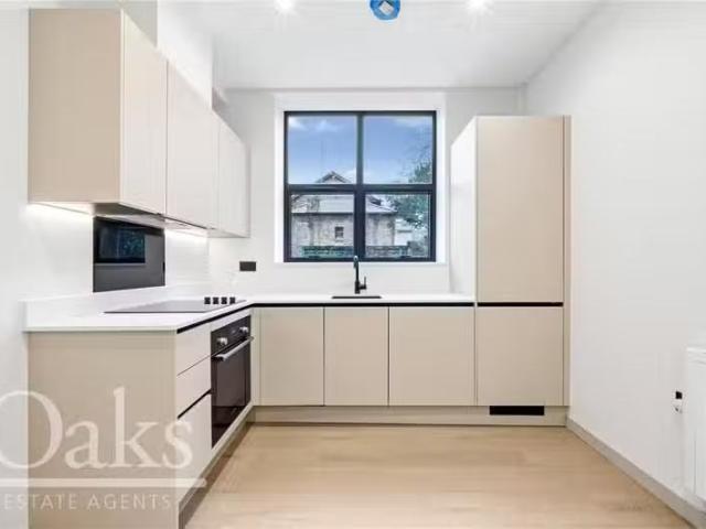 Unique 1 BA 1 bedroom apartment for rent in Dingwall Road, Eas.