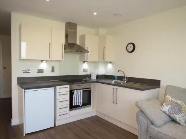 Charming 1 BA 1 bedroom apartment for rent in Empire House, We.