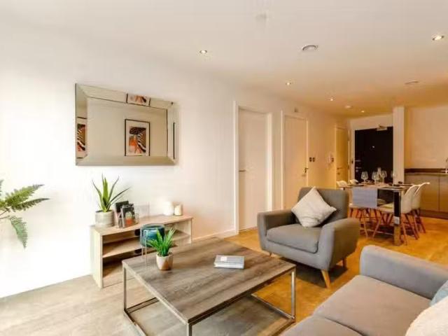Charming 1 BA 1 bedroom apartment for rent in Exchange Square.