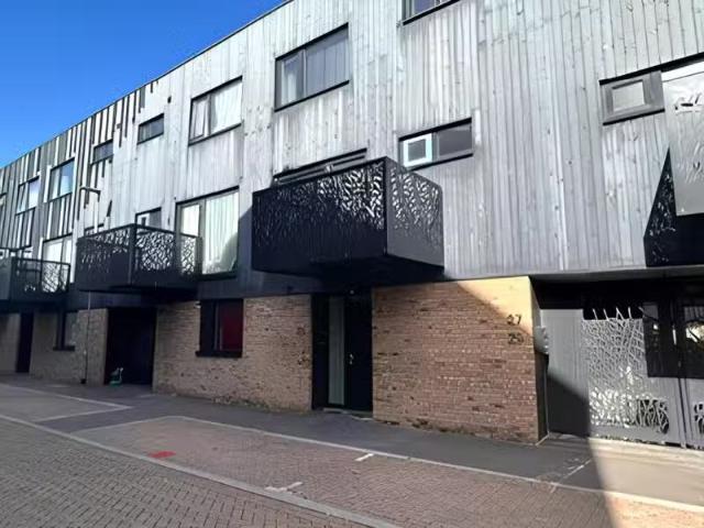 Deal! 1 BA 1 bedroom apartment for rent in Hartree Lane, Trump.