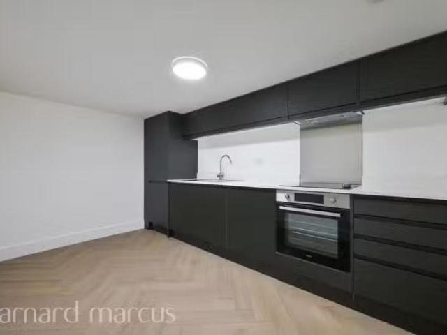 Cozy 1 BA 1 bedroom apartment for rent in High Street, CROYDON.