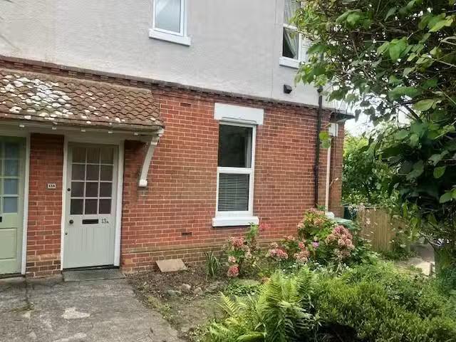Cozy 1 BA 1 bedroom apartment for rent in Hillcrest Road, Hyth.
