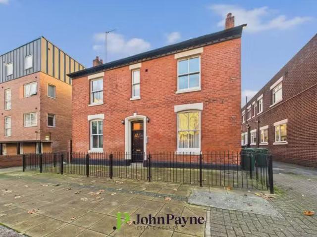 Deal! 1 BA 1 bedroom apartment for rent in Lower Holyhead Road.