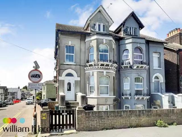 Nice 1 BA 1 bedroom apartment for rent in Main Road, HARWICH.