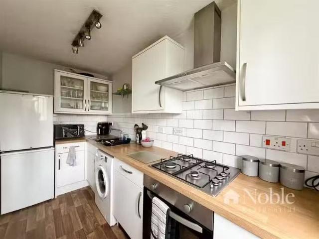 Cheap 1 BA 1 bedroom apartment for rent in Pearce Manor, Chelm.