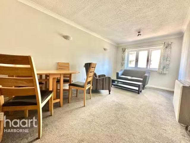 Cheap 1 BA 1 bedroom apartment for rent in Queens Court, City.