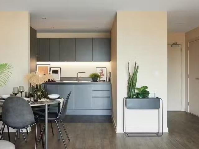 Cheap 1 BA 1 bedroom apartment for rent in Wood Street, Cardif.