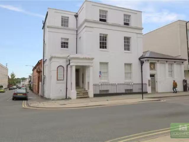 Just in! 1 BA 1 bedroom apartment for rent in Warwick Street.