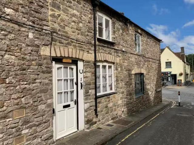 Charming 1 BA 1 bedroom cottage for rent in Horseshoe Lane, Ch.