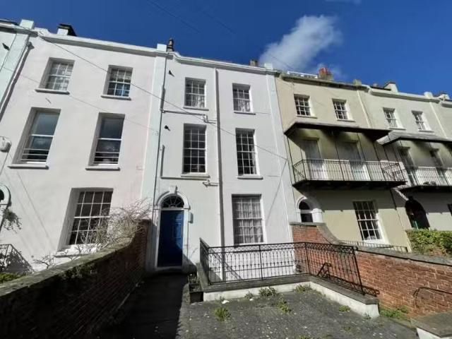 Deal! 1 BA 1 bedroom flat for rent in Meridian Place, Clifton.