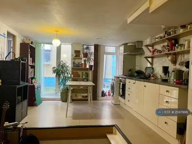 Unique 1 BA 1 bedroom flat for rent in Moon Street, Bristol, BS2