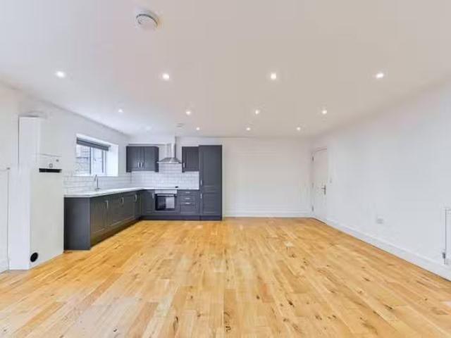 Charming 1 BA 1 bedroom flat for rent in Moorfield Road, Orpin.