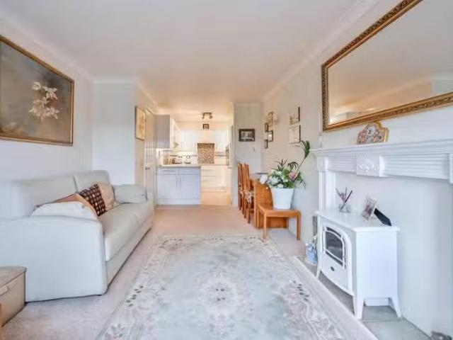 Deal! 1 BA 1 bedroom flat for rent in Mount Place, Guildford.