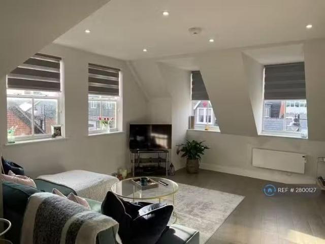 Cheap 1 BA 1 bedroom flat for rent in Moulsham Street, Chelmsf.