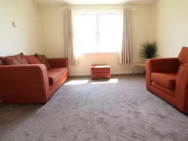 For Rent! 1 BA 1 bedroom flat for rent in Oldcroft Place, Firs.