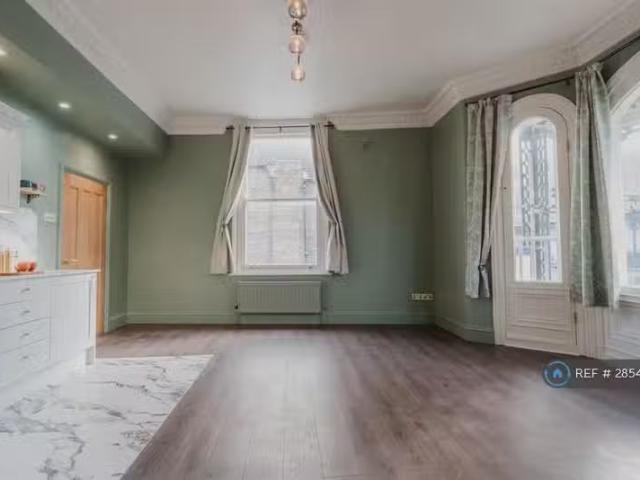 Unique 1 BA 1 bedroom flat for rent in Augusta Road, Ramsgate.