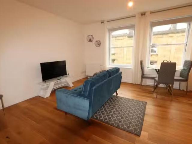 Nice 1 BA 1 bedroom flat for rent in Alma Vale Road, Bristol.
