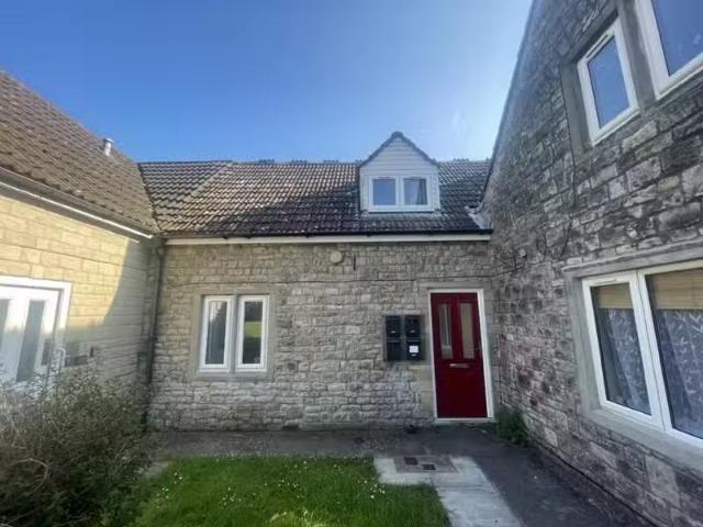 Deal! 1 BA 1 bedroom flat for rent in Angwin Close, Shepton Ma.
