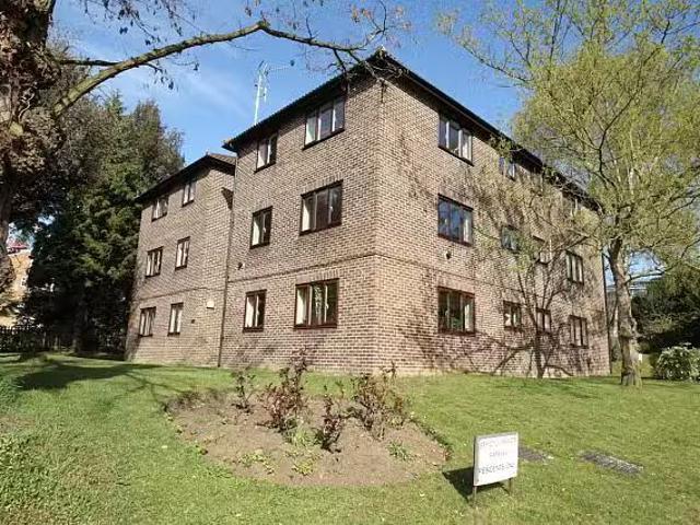Cozy 1 BA 1 bedroom flat for rent in Calluna Court, Woking, GU22