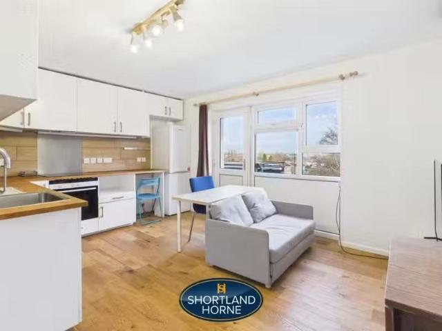 Charming 1 BA 1 bedroom flat for rent in Charter Avenue, Canle.