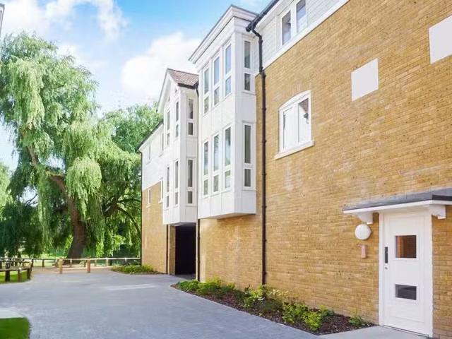 Deal! 1 BA 1 bedroom flat for rent in City Wall Avenue, Canter.