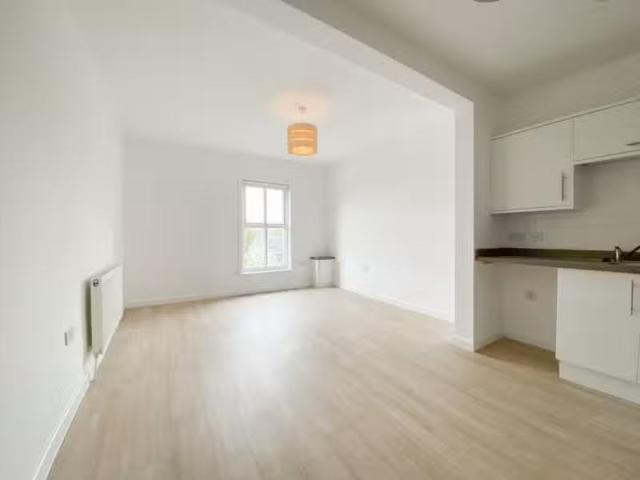 Cheap 1 BA 1 bedroom flat for rent in Darwen Road, Bolton, Gre.