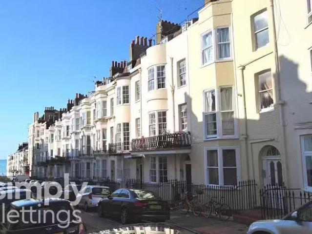 Cheap 1 BA 1 bedroom flat for rent in Devonshire Place, Bright.