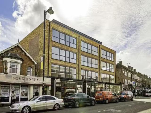 Cozy 1 BA 1 bedroom flat for rent in Diggers Lane, Weybridge.